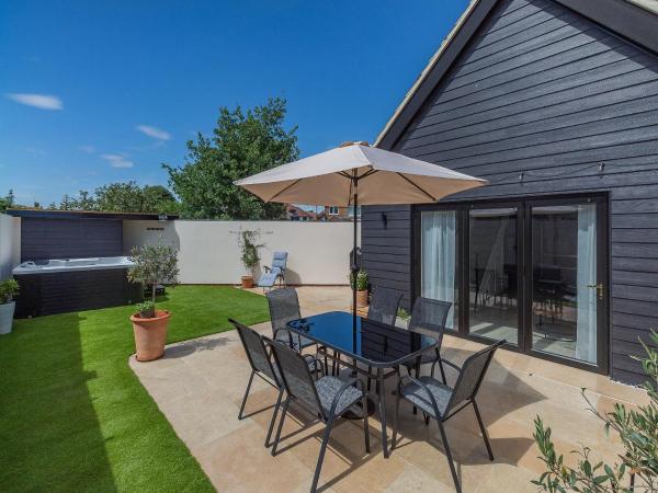 Olive Breeze - Felixstowe