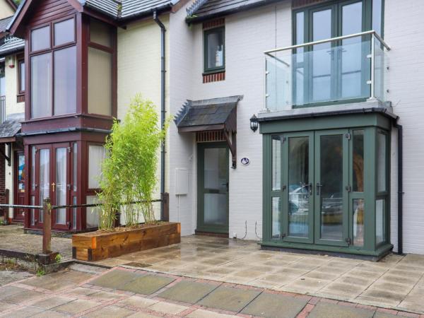 Marina View - Freshwater East