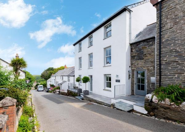 First-floor Georgian Apartment With Terrace And Sea Views In Boscastle - Tintagel Castle