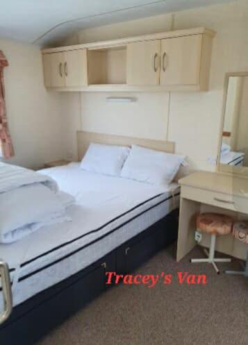 6 Birthday Gold Caravan Towyn - Abergele