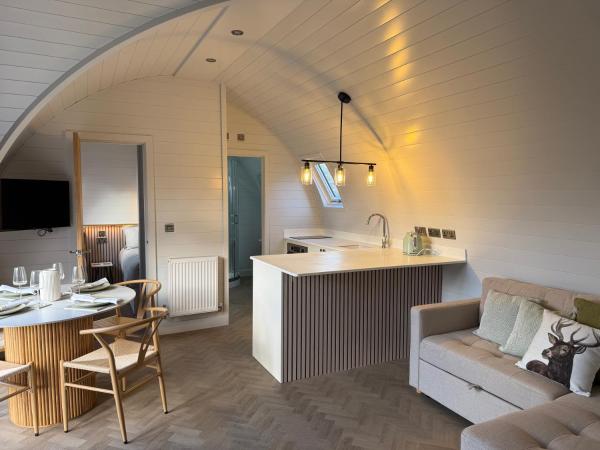 Deer Lodge - Glastonbury