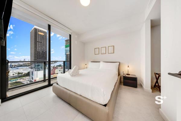 High-rise Miami Condo - Pool - Sea View - Miami, FL