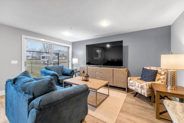 Serene Birmingham Retreat - Troy, MI