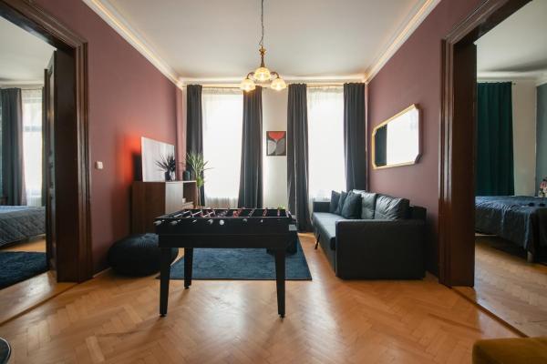 Twin Residence Retro-cinematic Apartment In City Centre - Praga