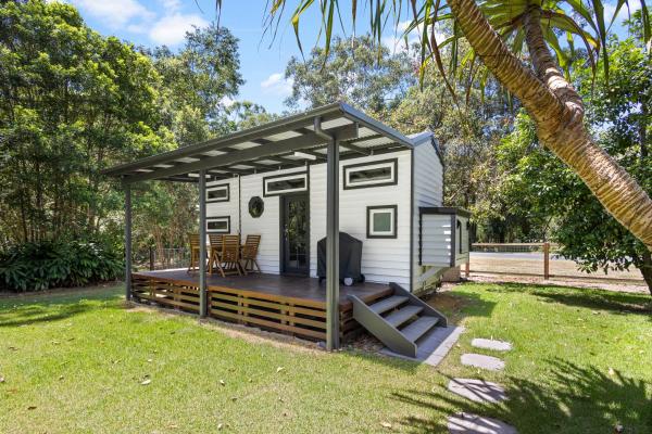 Rural Oasis - Tiny Home 2br Cabin & Outdoor Firepit Experience - Sunshine Coast