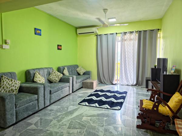 The Sunset Terrace, Ocean View Resort-teluk Kemang, Sea Views, Walk To Beach, Netflix, Beverages & Snacks - Pasir Panjang