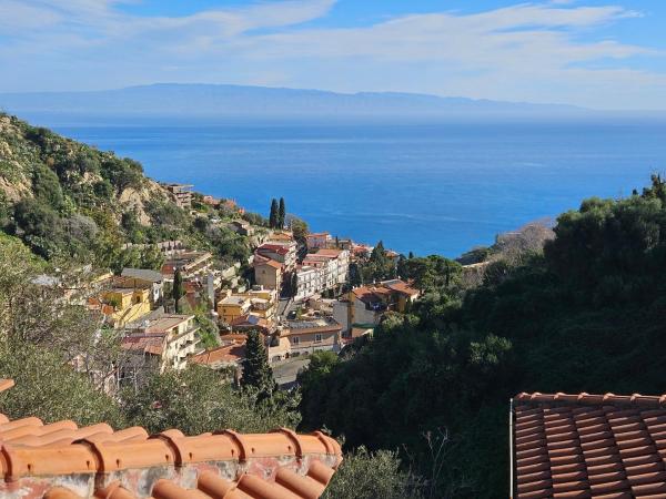 Villa Vittorio - Splendid Panoramic Sea View Terrace - Taormina