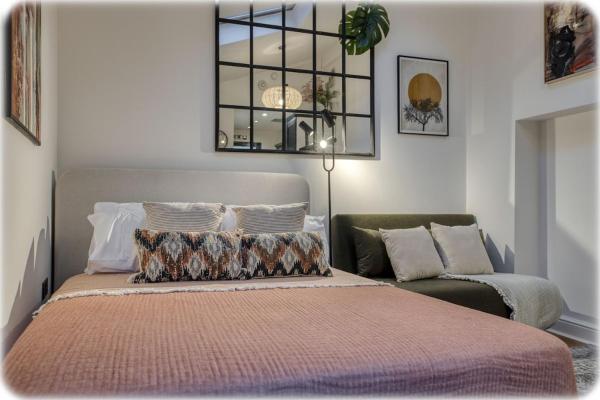 Battersea Rise Studio With Separate Sleeping Area, 1 Bathroom & Terrace - Sleeps 3 - Earls Court