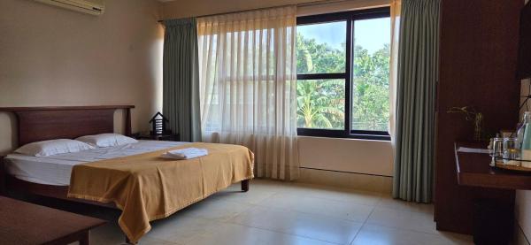 Nirmala's Farmhouse - The Blu Room - Courtallam