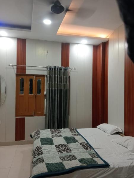 Hotel Girdhari Inn - Varanasi