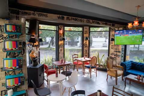 Lugar Urbano En El Corazón De Laureles - San Antonio Del Tequendama