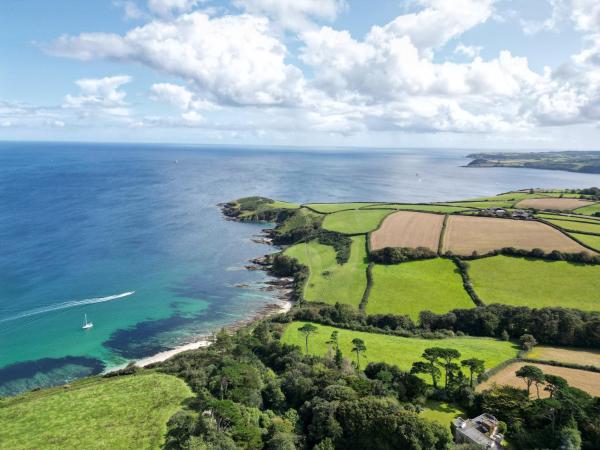 Little Bream - Pretty Cosy Cottage, Sea Views, Walk To The Beach - Falmouth