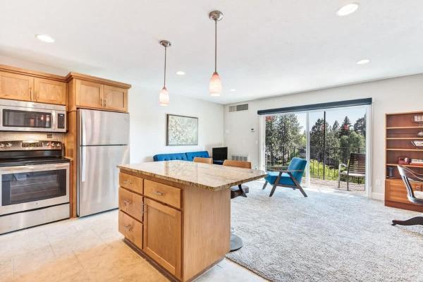 Third-floor Riverfront Condo Near Downtown Bend - Oregon