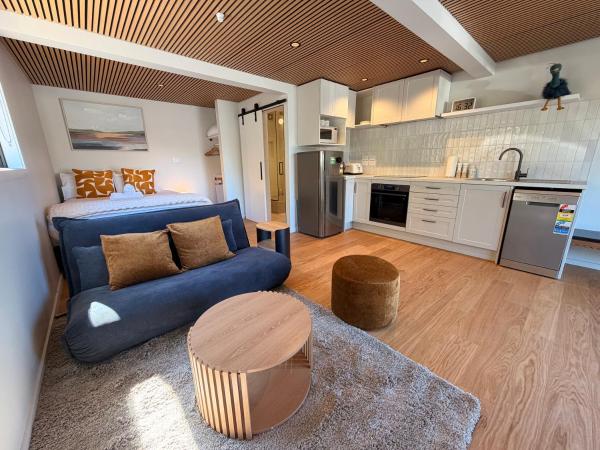 Modern Timber Retreat - 2 Mins Drive To Town - Queenstown, New Zealand