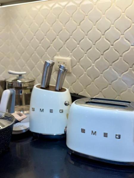 Venice Luxe Corner -Studio Type- Pool, Sauna, Kitchen, Netflix For 3 Guests Only - Taguig