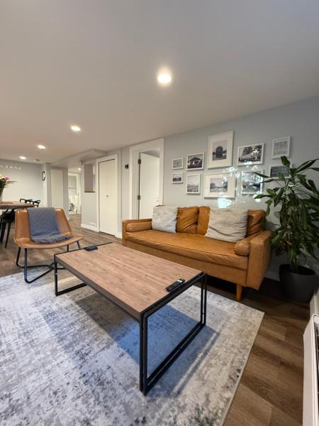 2-bedroom Private Suite, Free Parking, Near Main St & Downtown - North Vancouver