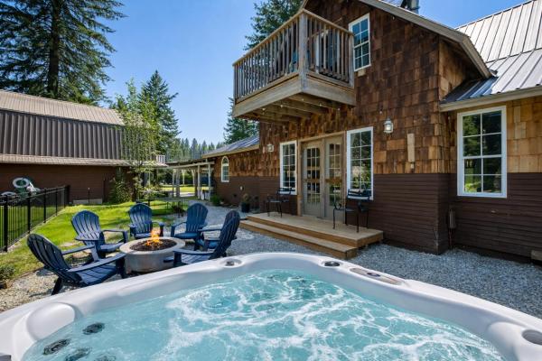 Family Cabin - Lake Chelan, WA
