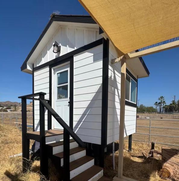 Zaromelranch - Magic Mountain, CA