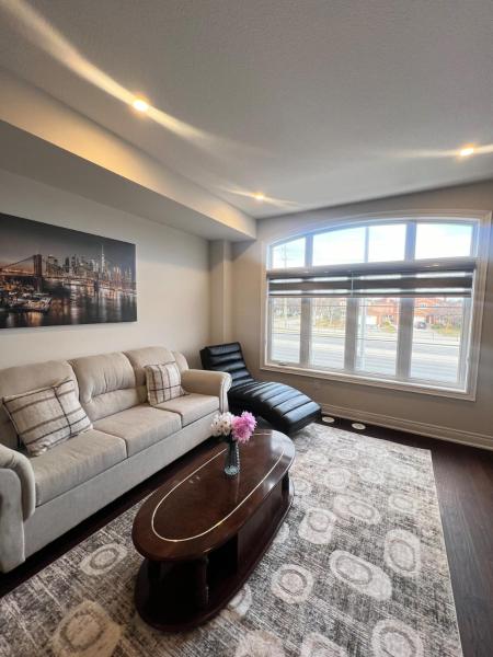 3bed Bright Oakville Townhome With Balcony, Office - Oakville