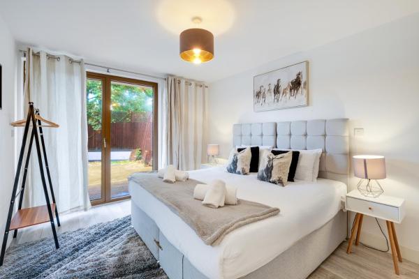 Multiple 2-bedroom Apartments Near Harry Potter Studios - 2-minute Walk To Bushey Station - 20 Minutes To London Euston - Ideal For Families & Business - Free Parking - Hemel Hempstead
