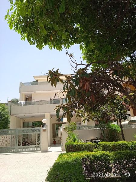 Buttlodges - 1 - Islamabad