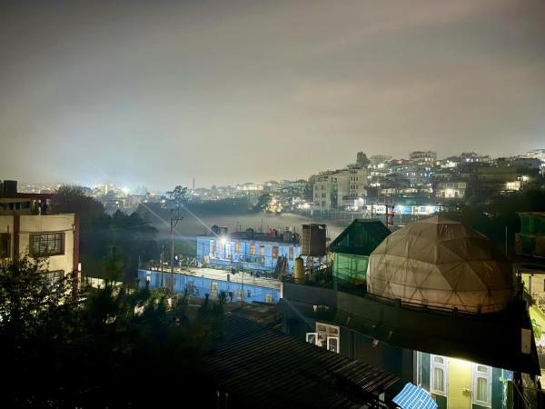 Yepplo Holiday Home - Nongmynsong - Shillong - 24hrs Caretaker - Breakfast - Power Backup & Parking - Shillong