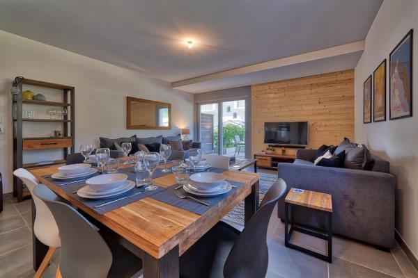 Base Camp: Residence Ferme De Montenvers - Chamonix