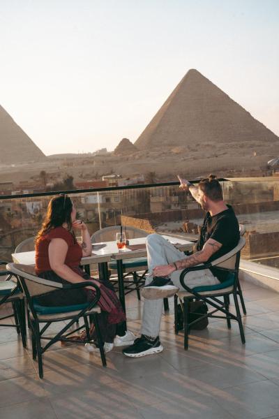 Voyage On The Spot - Giza