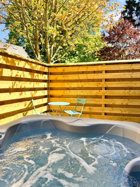 Lugh 9 - Hot Tub-perth-pets-luxury-hunting Tower - Perth, UK