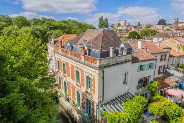Beautiful Large Stylish Villa Centrally Located In Pons - Charente-Maritime