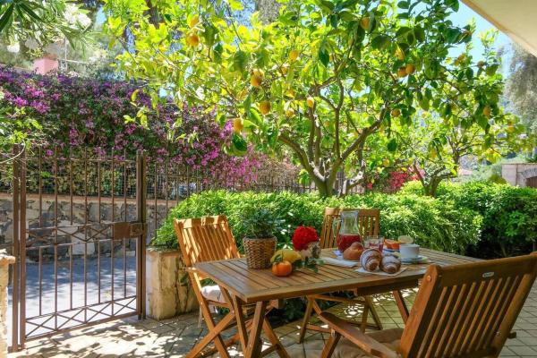 Sara House Taormina Centro - Free Private Parking - Santa Teresa di Riva