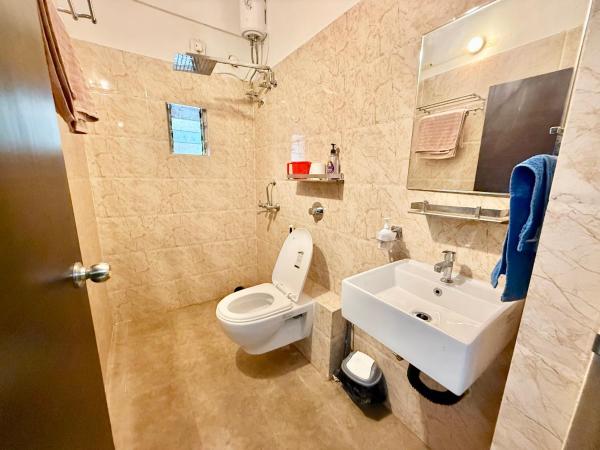 Candid 2bhk Apt Near Ruby Hospital, Em Bypass - Kolkata