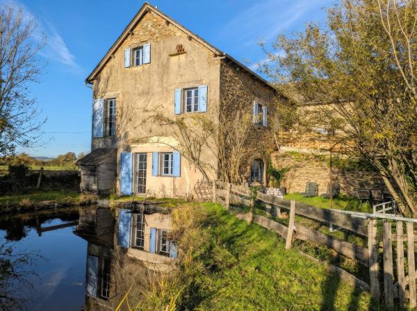 Saisonnée - Chambres D'hôtes Et Table D'hôtes En Aveyron - Aveyron