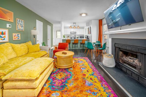 Color Pop Cottage Stylish 2br With 2 Parking Spots - Cary, NC