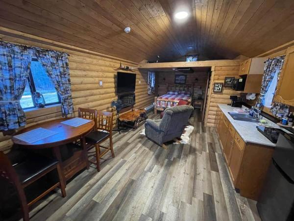 The Longhorn Cabin - Bear Creek Cabins - Alberta