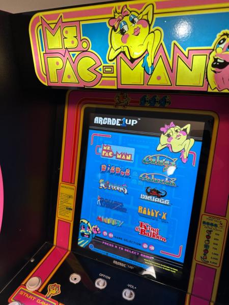 Pac-man Cave, 3-bedroom Apartment - Lincolnshire