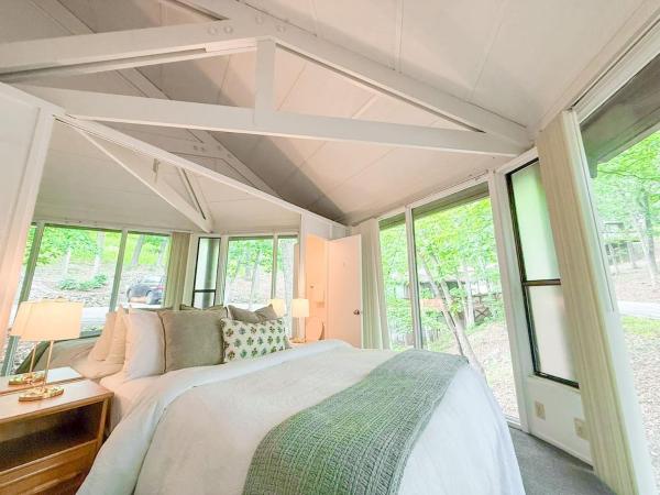 10 Branch Bungalow Treetop - Lake Ozark, MO