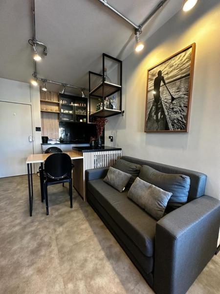 Lindo Quarto E Sala Completo No Coração Da Barra - Barra