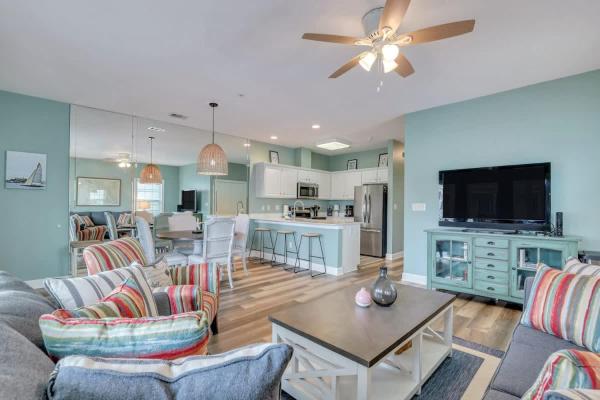 Lovely Tybee Condo Short Walk To The Beach With Lots Of Amenities - Tybee Island, GA
