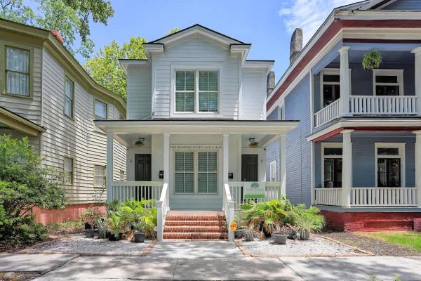 Fun & Renovated Artsy Downtown Apt Dog Friendly With Fully Fenced Backyard And Private Parking - Pooler, GA