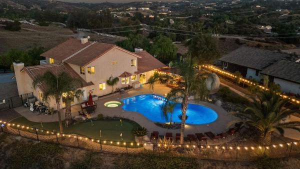 Chardonnay Charm By Avantstay Luxe Group Retreat W Pool Mins To Wineries - Vitagliano Winery, Temecula