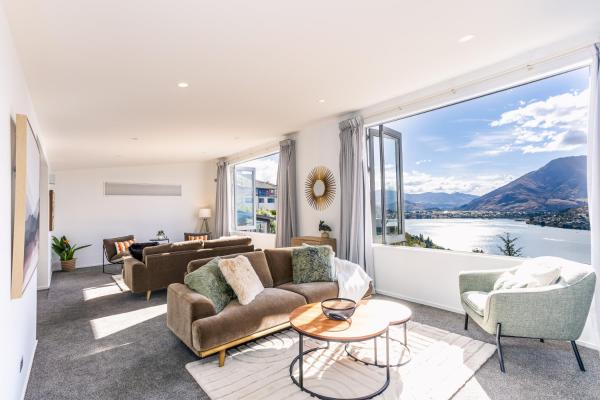 Lakeview 4br Retreat With Spacious Living - Close To Town - 퀸스타운