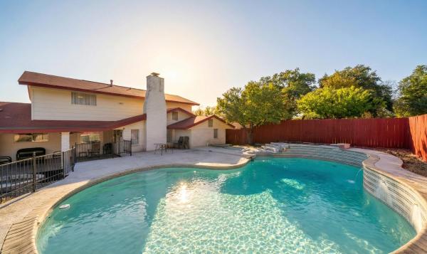 Spacious 4br With Private Pool, Near Six Flags - San Antonio