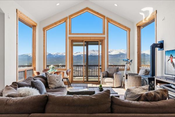 Alma Mountain Escape - Views Deck Theater - Fairplay