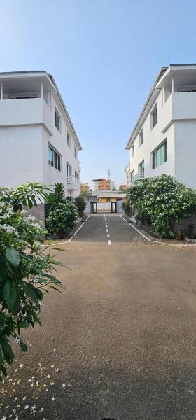 Square Resident - Monrovia