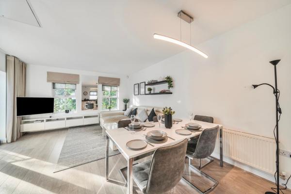 Walton Hidden Home With Free Parking - Pass The Keys - Hampton