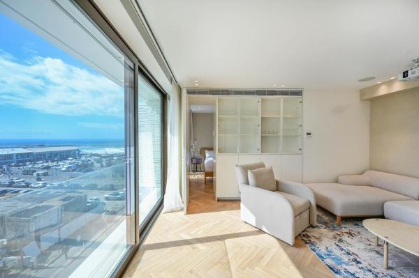 (Safe Room Inside) | Coastal Apt W/ Pool & Parking - Telavive