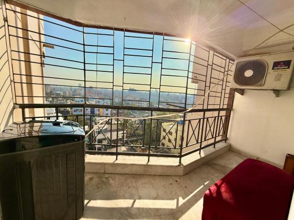 Elegant 2bhk Stay Near Iconic Chinatown, Tangra - Ac - Wifi - Parking - Caretaker - Kolkata