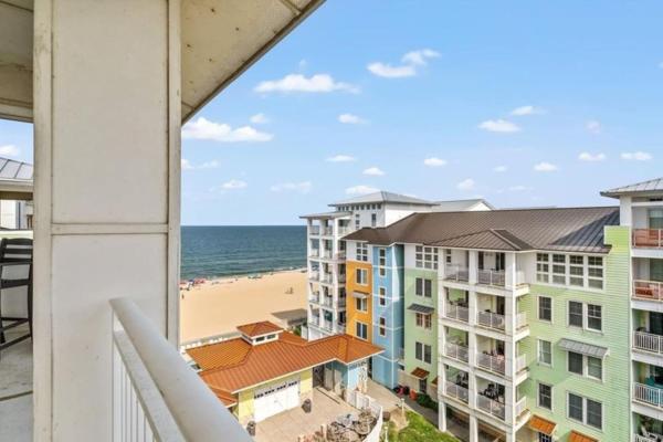 New Oceanfront Penhouse 2 Decks! Sunrise / Sunsets - Virginia Beach, VA
