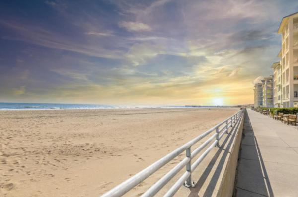 New! Island Breeze/3bd/oceanfront/ Beach/pool/gym - Virginia Beach, VA